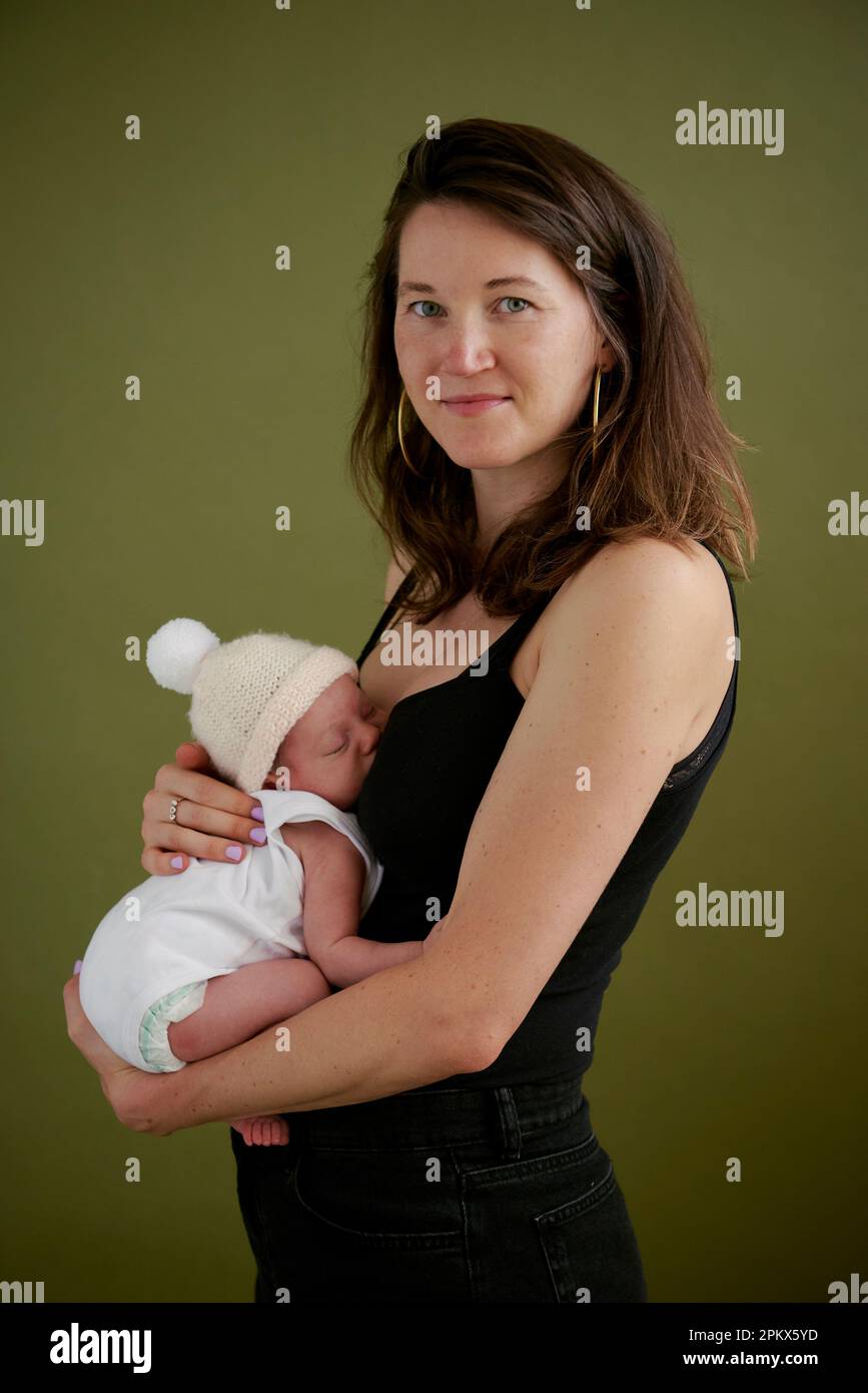 Young mum hugging her sleeping newborn baby Stock Photo - Alamy