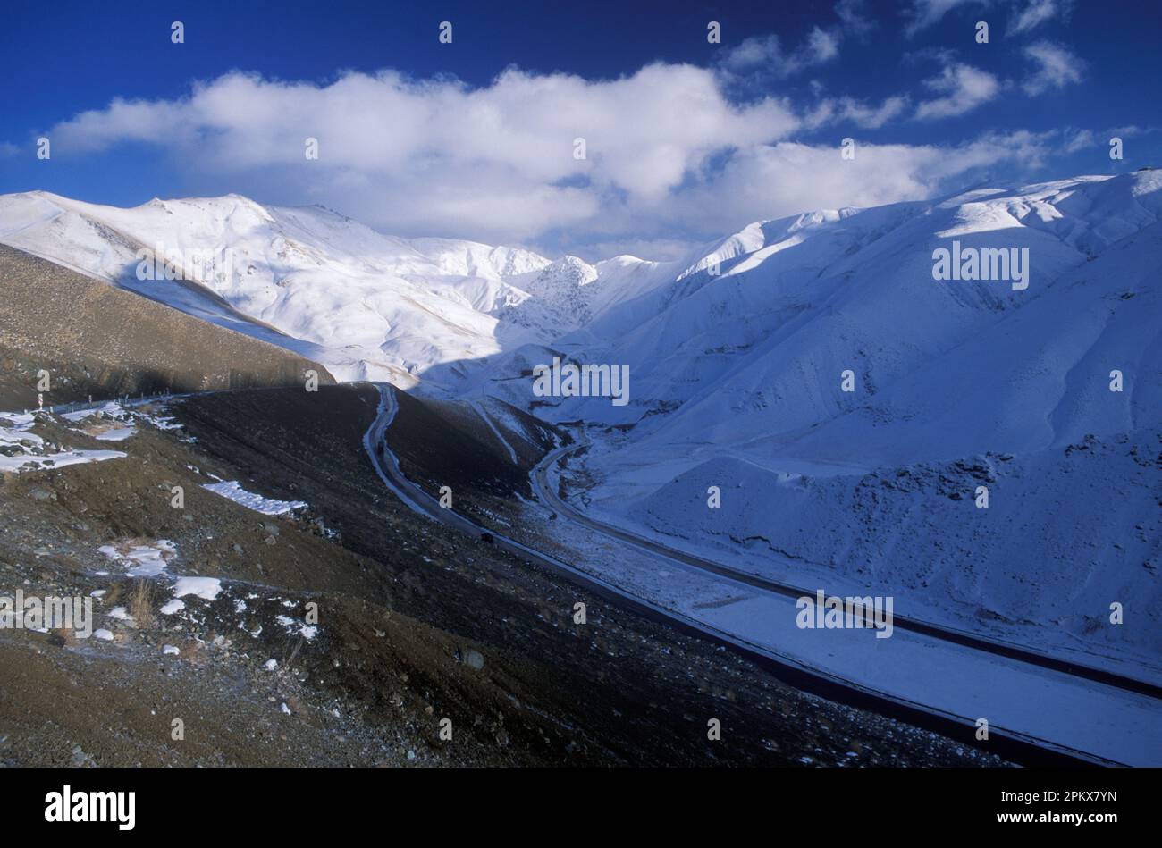 Snow capped mountains iran hi-res stock photography and images - Alamy