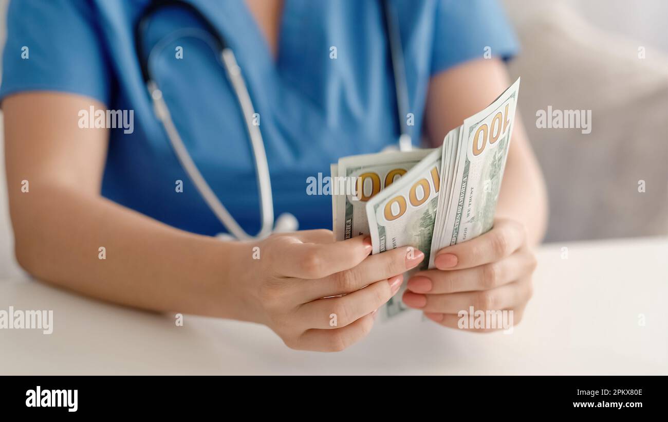 Doctor counting 100 us dollar hi-res stock photography and images - Alamy