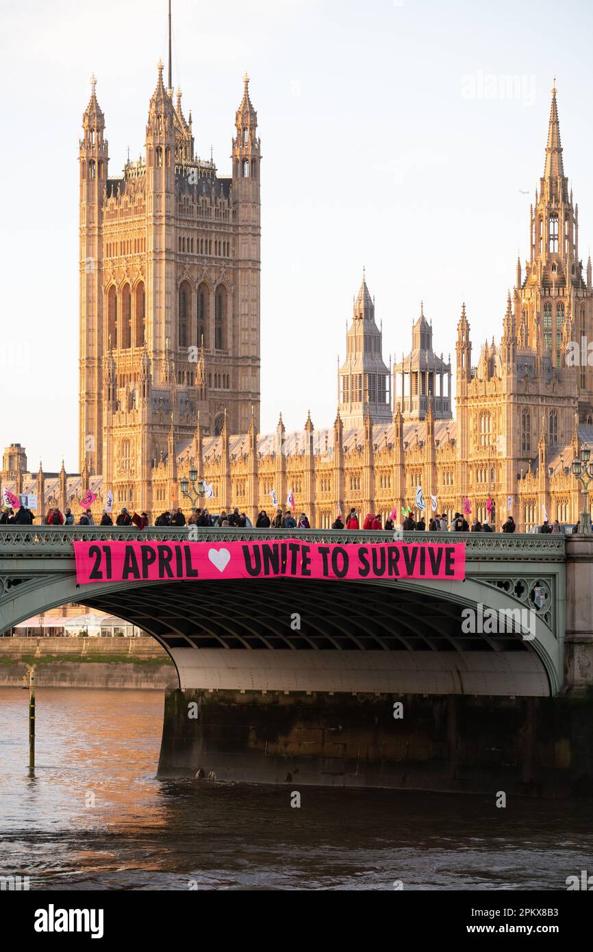 Extinction Rebellion activists perform a banner drop on Westminster ...