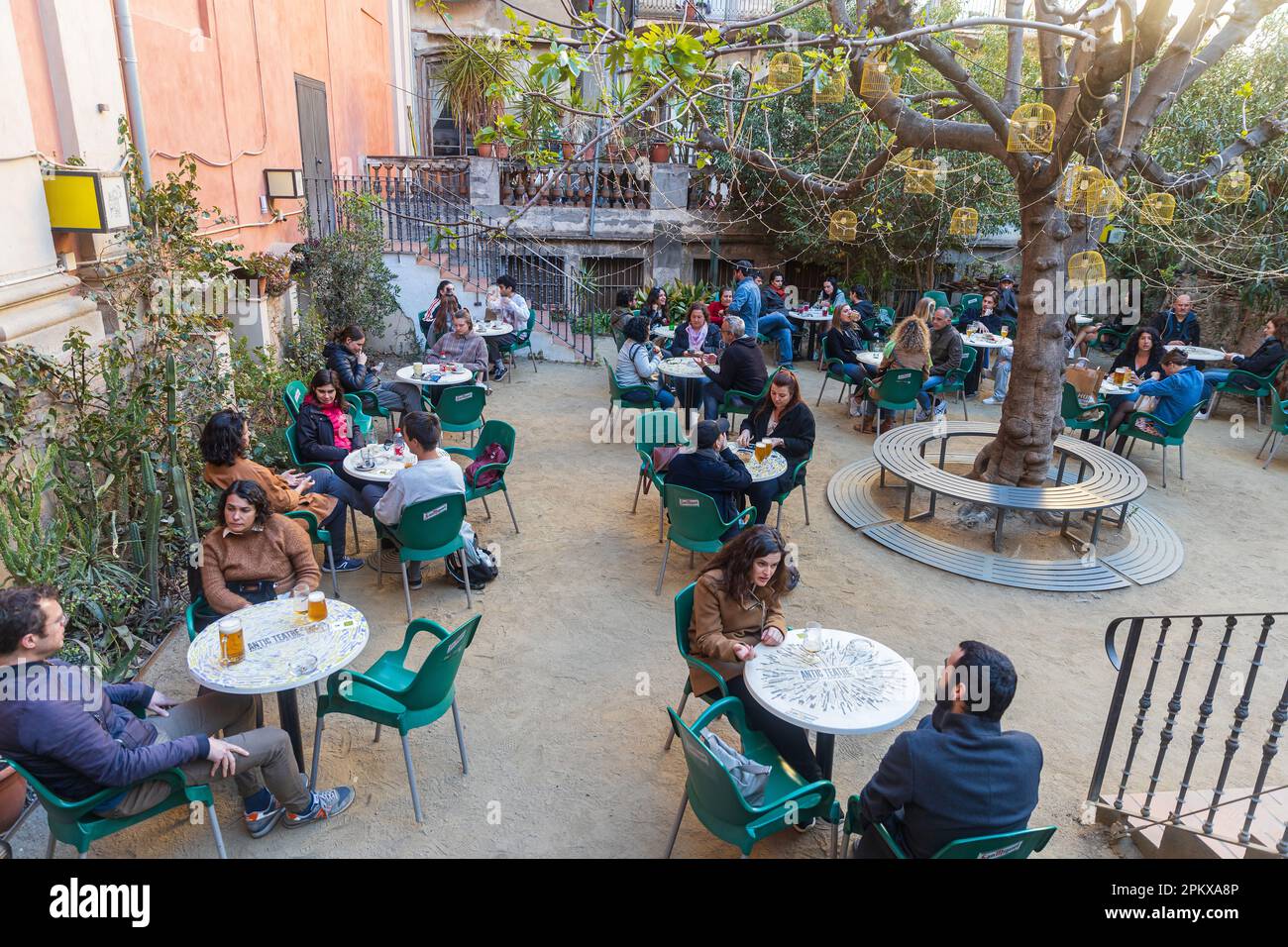 Barcelona dining restaurant lunch hi-res stock photography and images ...