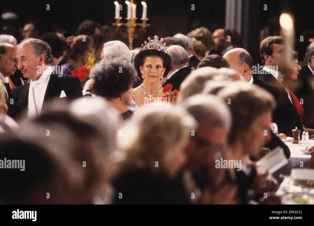 SWEDEN QUEEN SILVIA at Nobel Banquete in Stockholm city hall 1995 Stock ...
