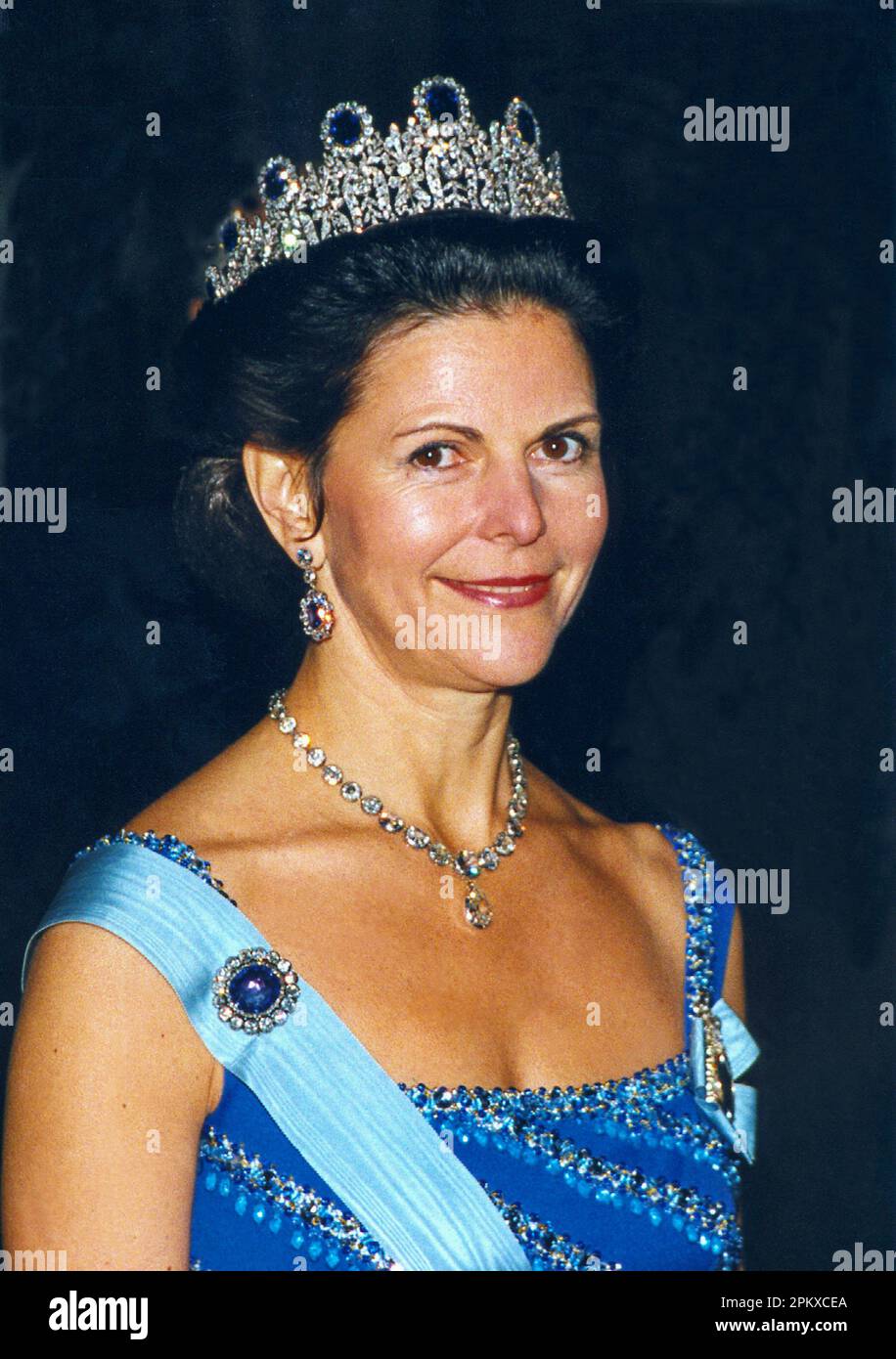 SWEDEN QUEEN SILVIA portrait with tiara at a gala dinner Stock Photo ...