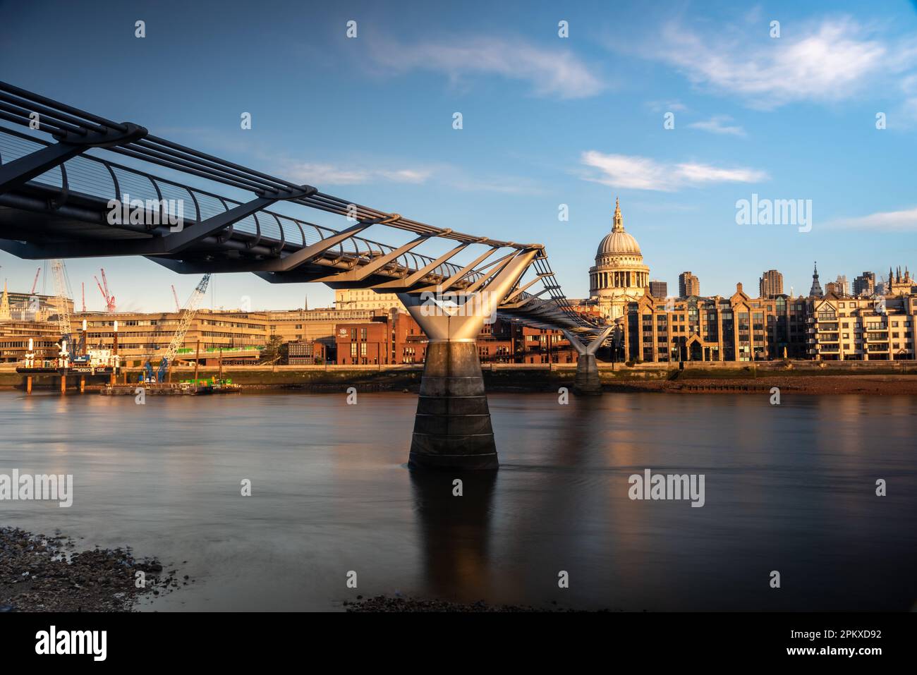 The Y shaped Millennium Bridge and St Paul's Cathedral across River ...
