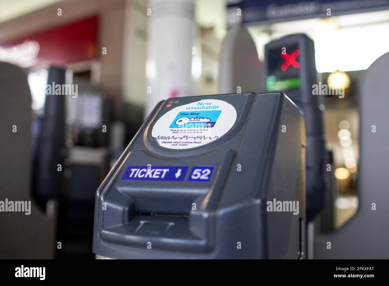 Ticketless train station hi-res stock photography and images - Alamy