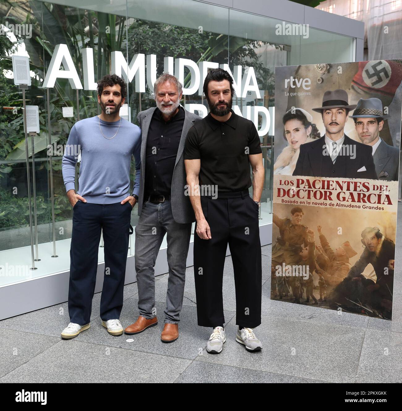 (L-R) Actors Tamar Navas; Nancho Novo and Javier Rey pose during the ...
