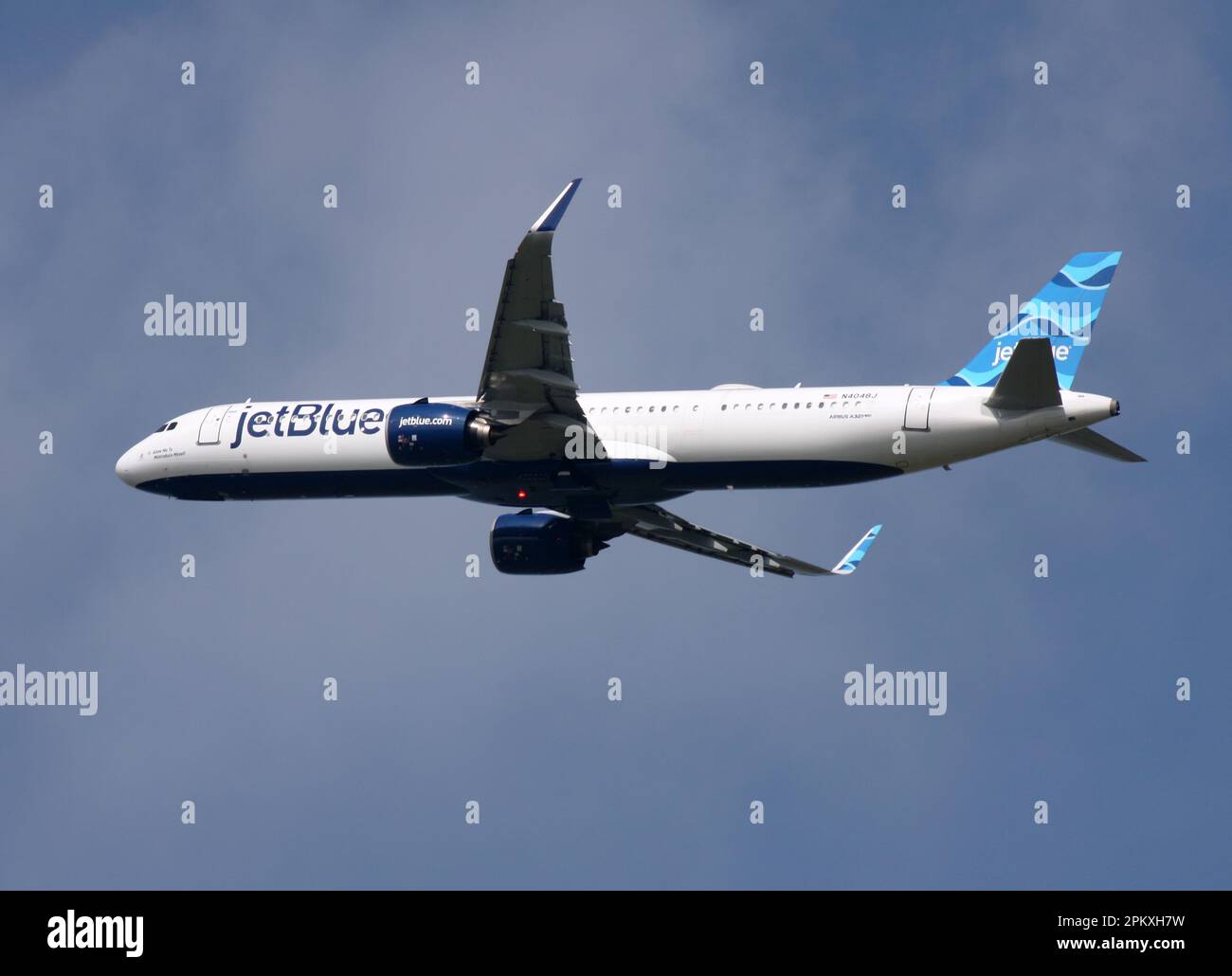 An Airbus A321-271NX of JetBlue Airways departs London Gatwick Airport ...