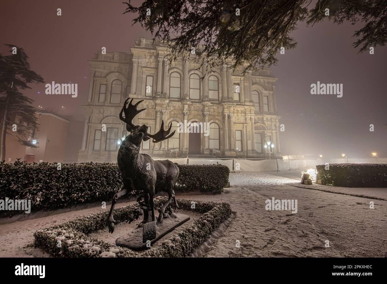The Beylerbeyi Palace (Turkish: Beylerbeyi Sarayı), Beylerbeyi meaning ...