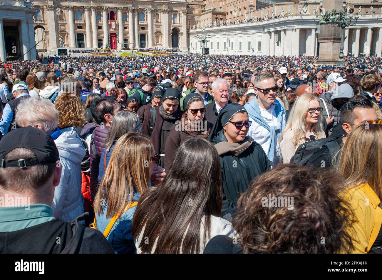 Vatican City, Vatican. 22nd Nov, 2022. Four nuns in the human tide of a ...