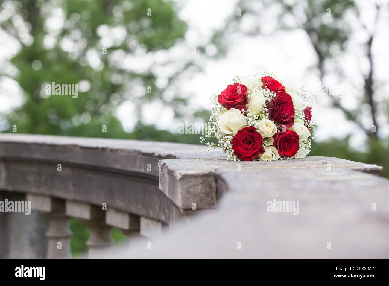 Red and white bridal bouquet hi-res stock photography and images - Alamy