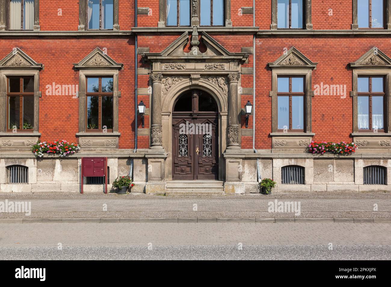 Red brick manor house hi-res stock photography and images - Alamy