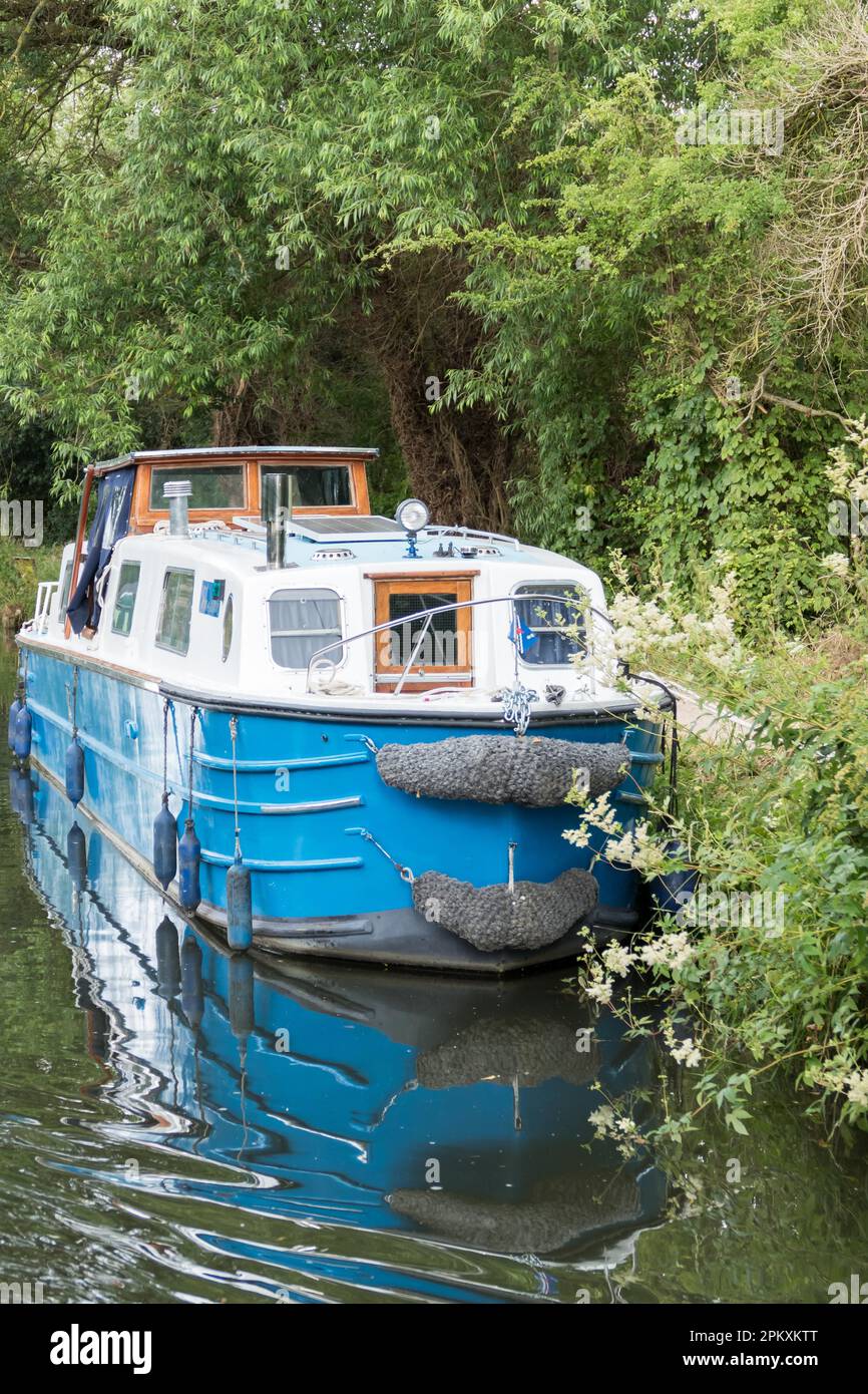 Big canal boat hi-res stock photography and images - Alamy