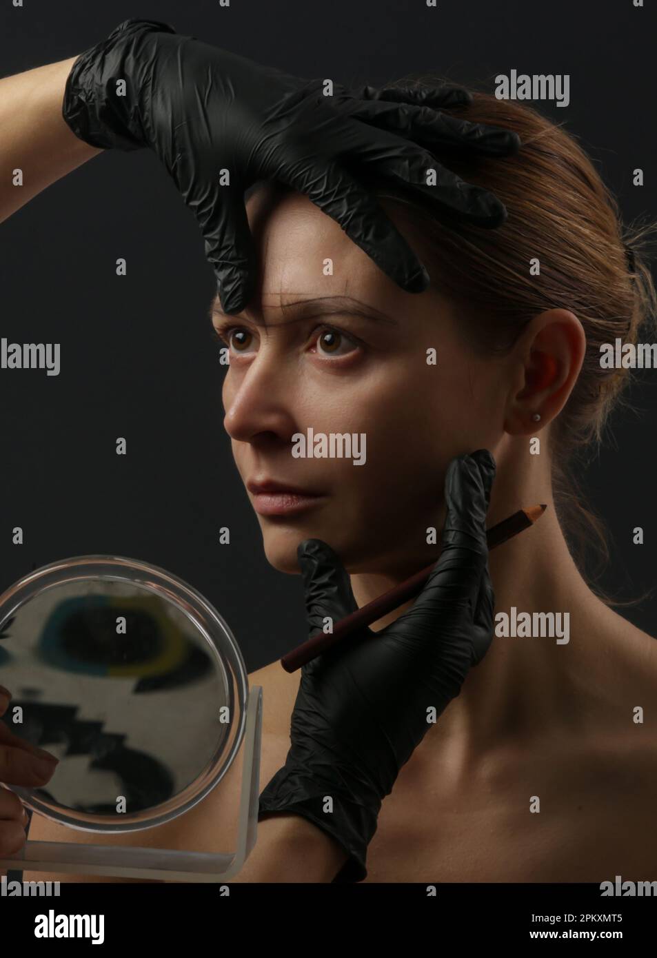 Mikrobleiding eyebrow measurement. Cosmetologist makes markings with ...