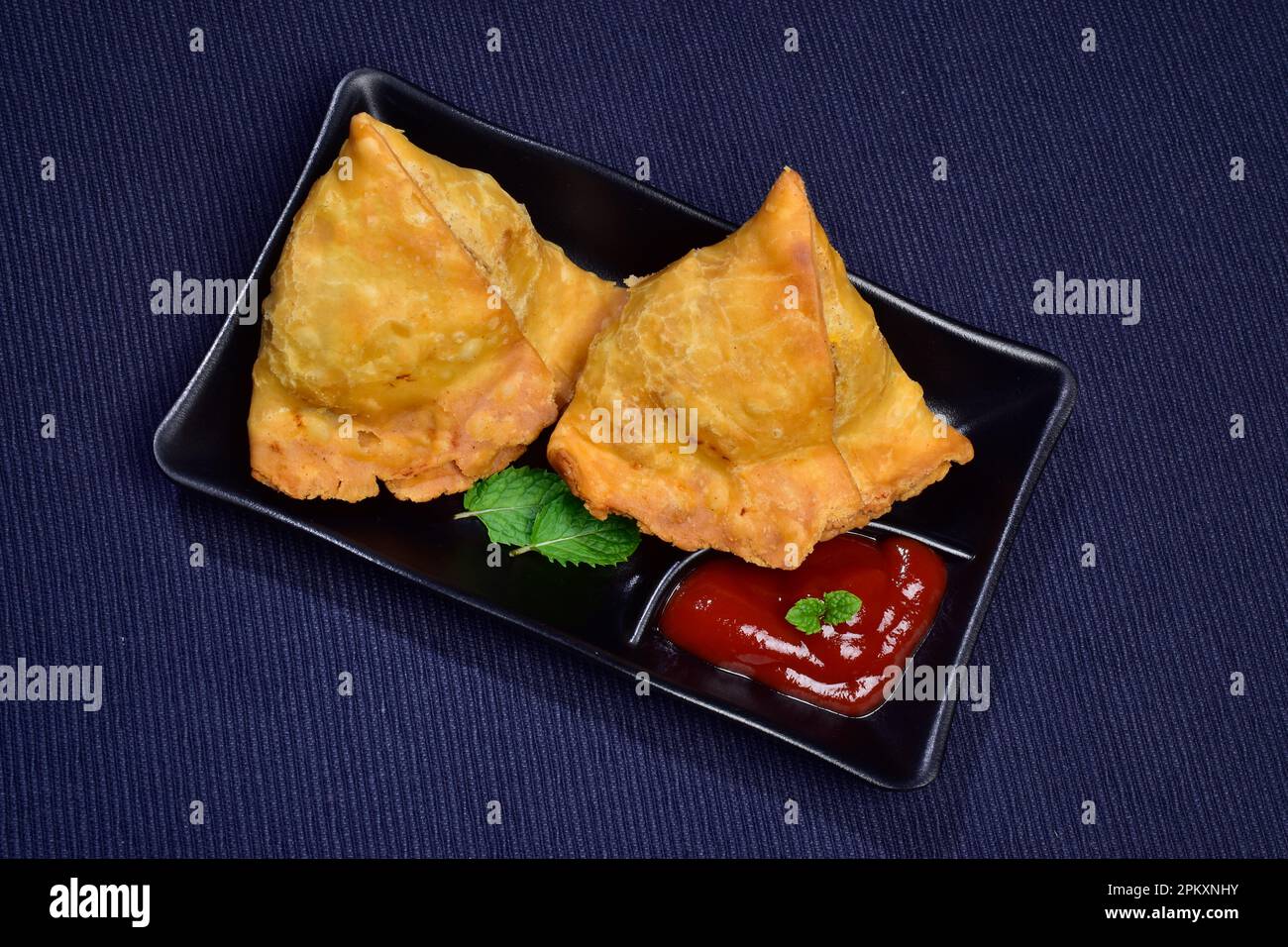 Top view of indian snack samosa with sauce Stock Photo - Alamy