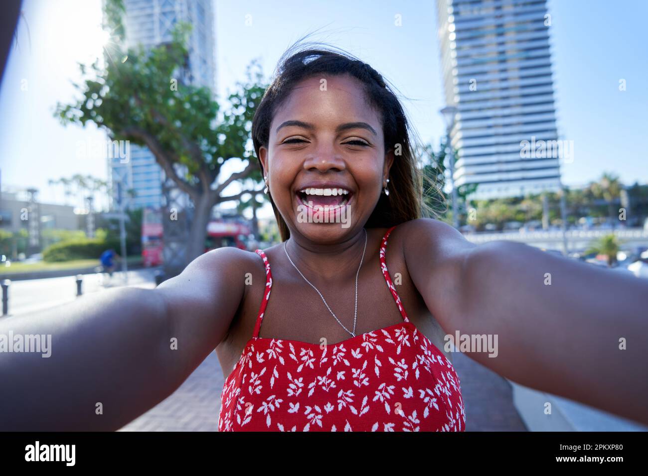 Woman taking selfie beautiful hi-res stock photography and images - Alamy