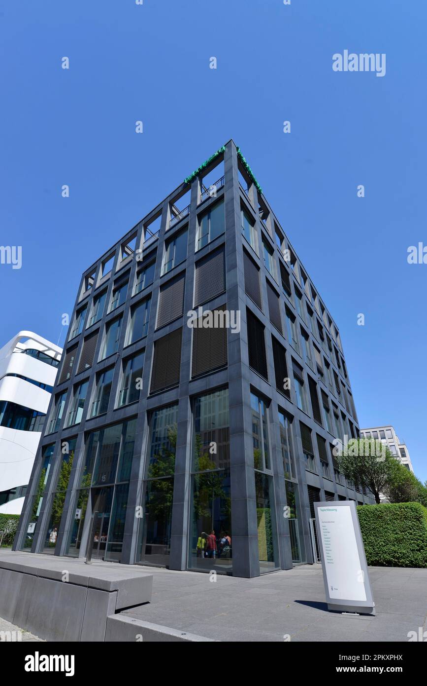 Taylor wessing building hi-res stock photography and images - Alamy