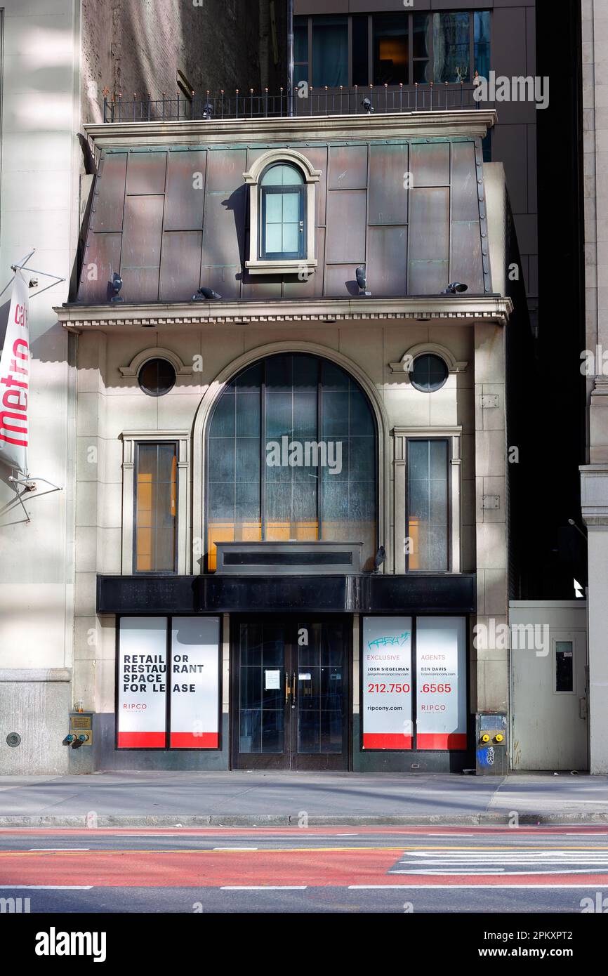 12 E 42nd St, New York, NYC storefront photo of a townhouse in Midtown ...