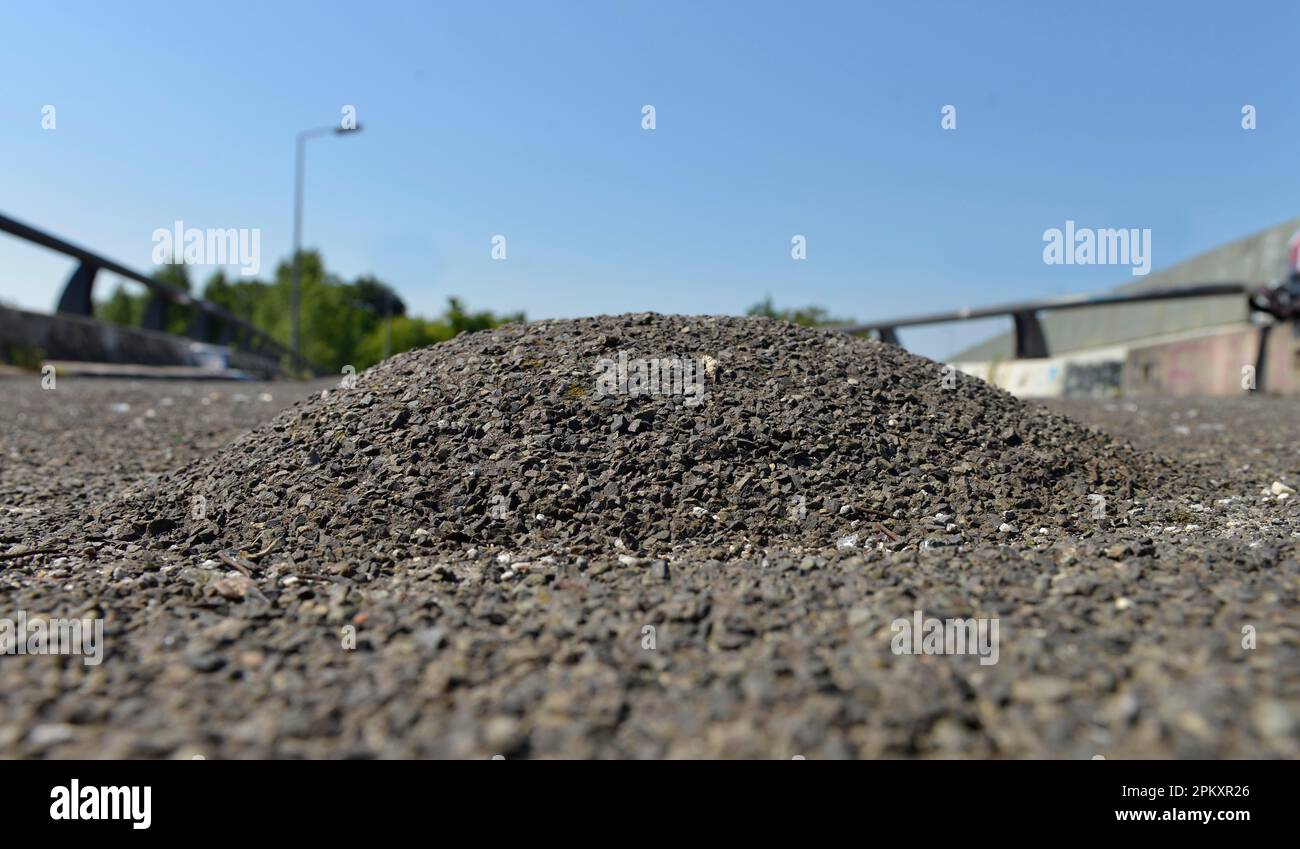 Street bump hi-res stock photography and images - Alamy