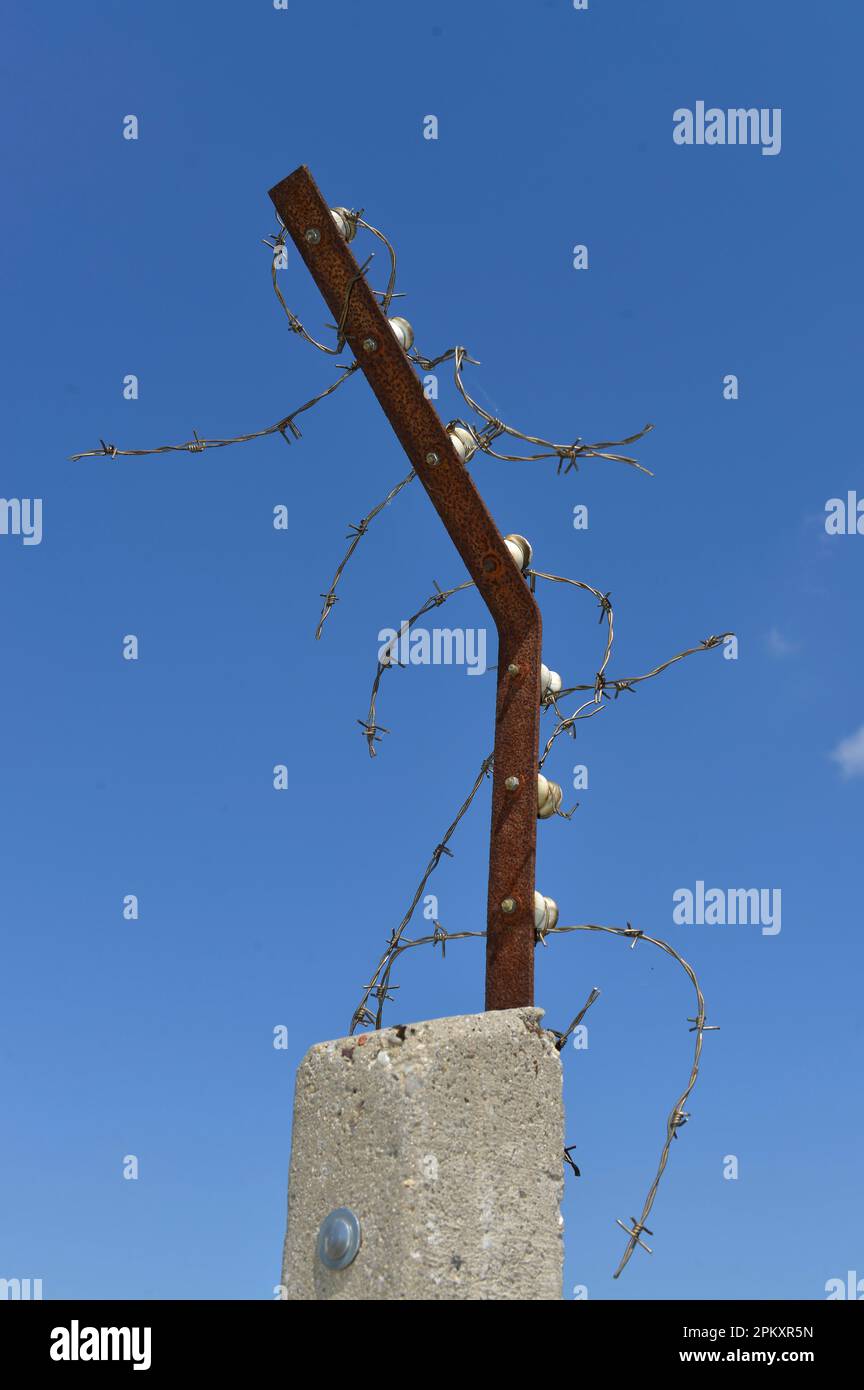 Barbed wire, memorial, Checkpoint Bravo, Drewitz-Dreilinden ...