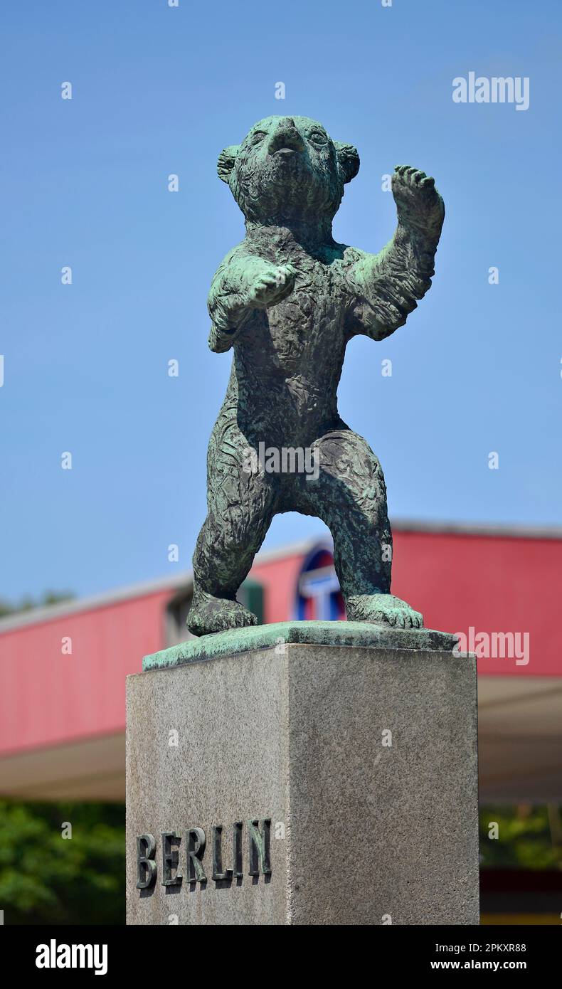 Europe germany berlin bear symbol hi-res stock photography and images ...