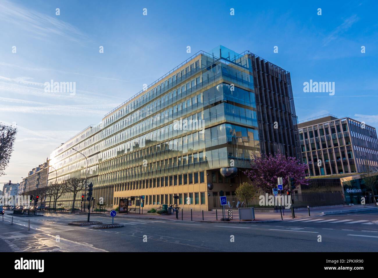 Exterior view of the building housing the headquarters of Météo-France ...