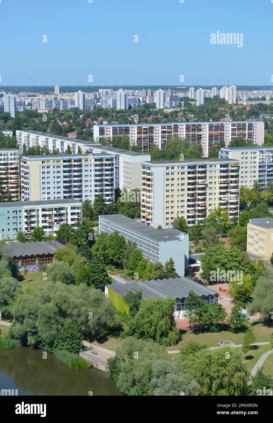 Berlin city housing hi-res stock photography and images - Alamy
