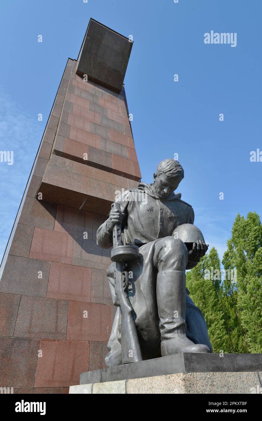 Mourning Soldier, Soviet Memorial, Treptow, Berlin, Germany Stock Photo ...