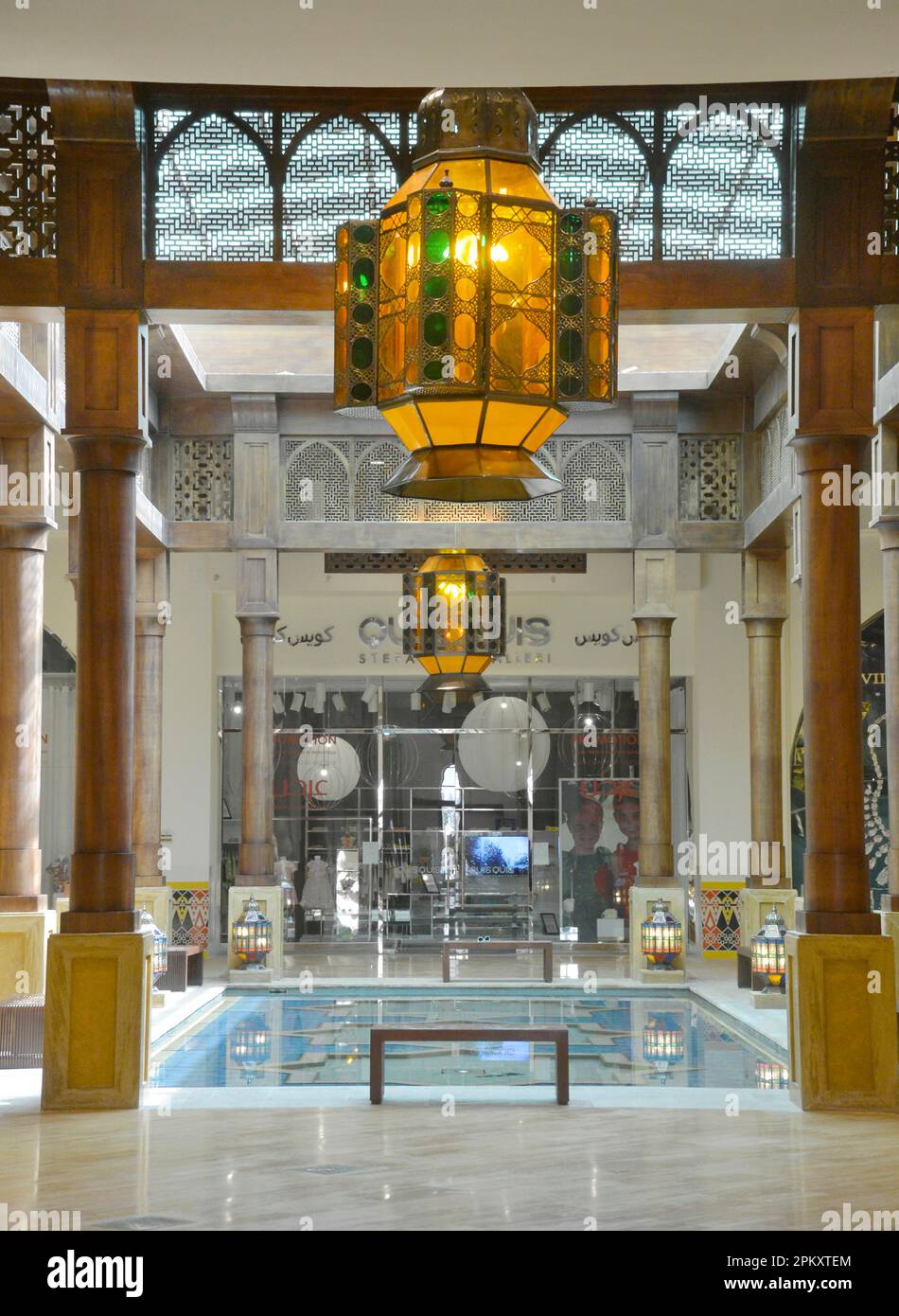 Fountain, Shopping Mall, The Pearl, Doha, Qatar Stock Photo - Alamy