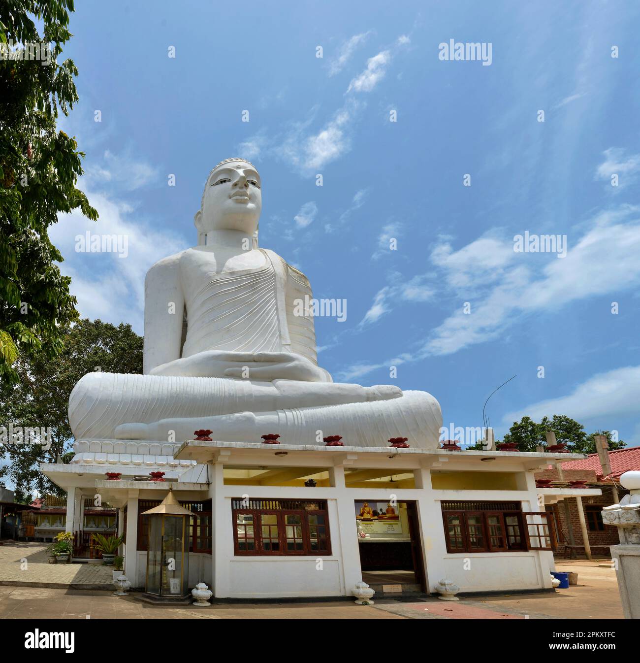 Bahiravokanda Vihara Buddha Statue, Kandy, Sri Lanka Stock Photo - Alamy