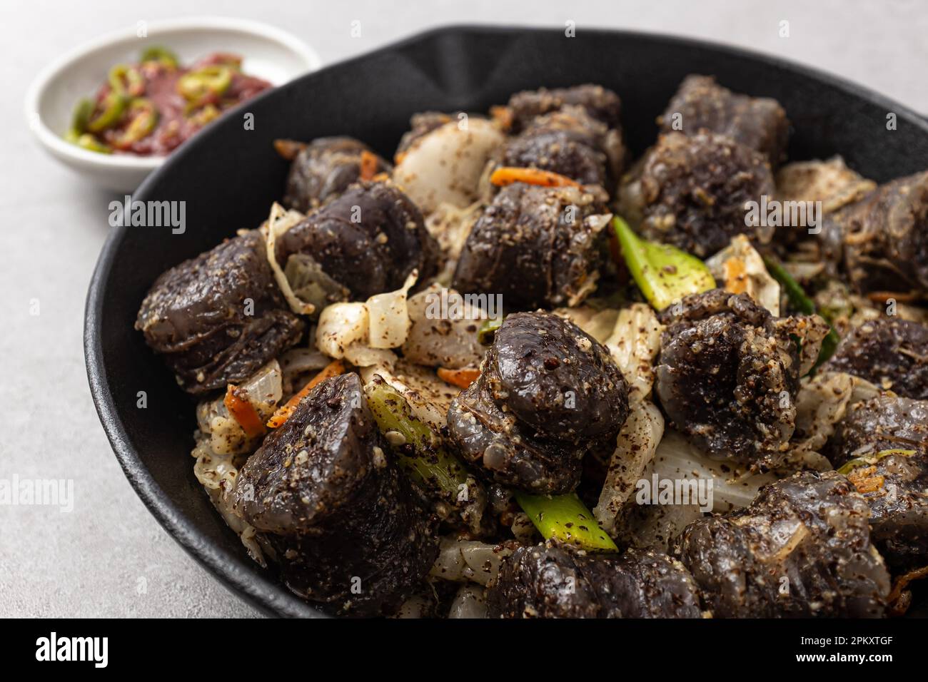 Non-spicy stir-fried sundae and vegetables Stock Photo - Alamy
