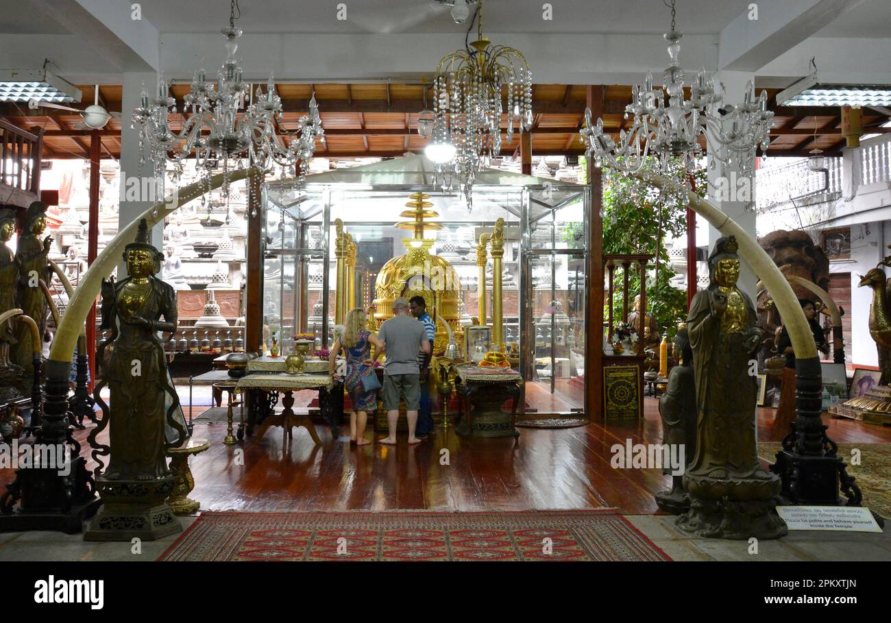 Gangaramaya Temple, Colombo, Sri Lanka Stock Photo - Alamy
