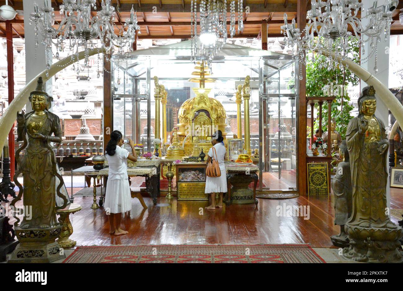 Gangaramaya Temple, Colombo, Sri Lanka Stock Photo - Alamy