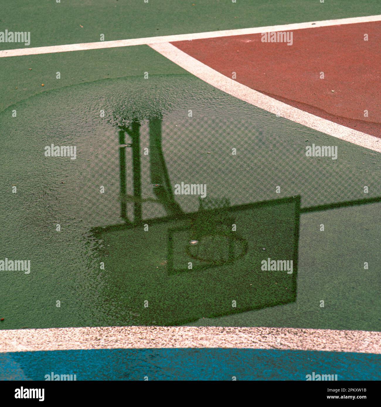 basketball hoop in the water Stock Photo - Alamy