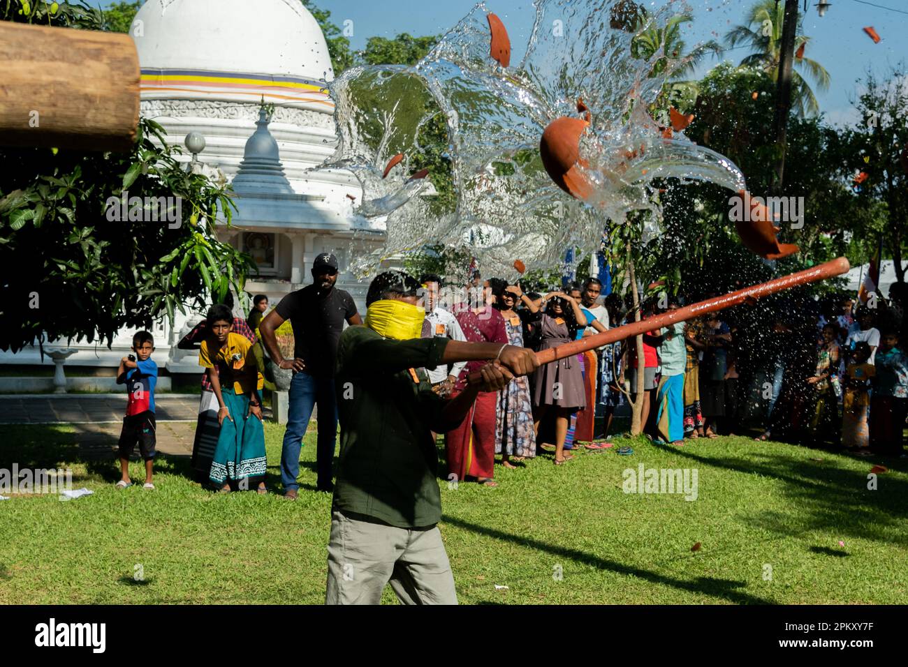 Sri lankan traditional games hi-res stock photography and images - Alamy