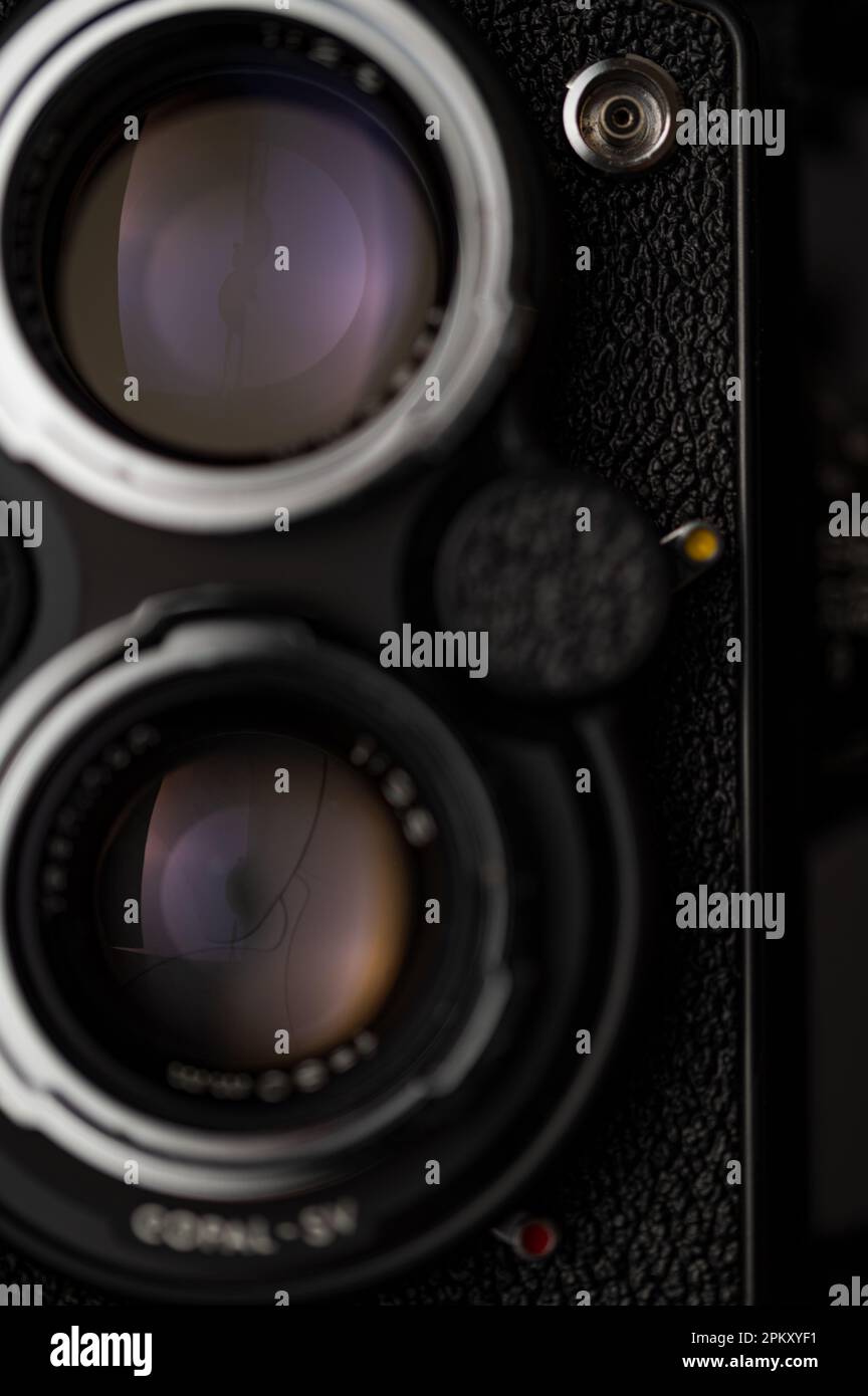 Front side of retro analog camera Stock Photo - Alamy