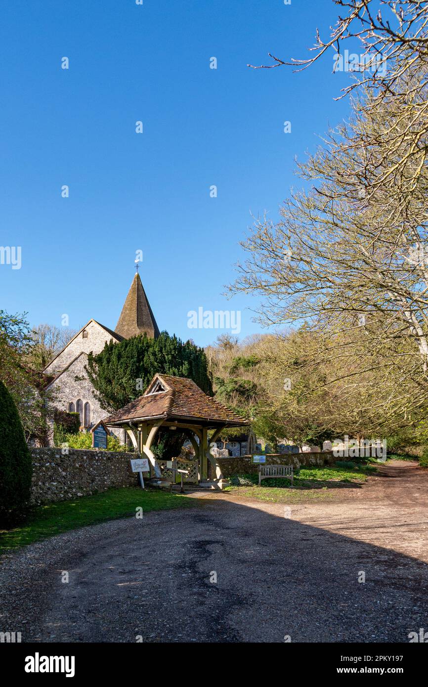 The Monarch's Way Long Distance Path as it passes St John the Baptist ...
