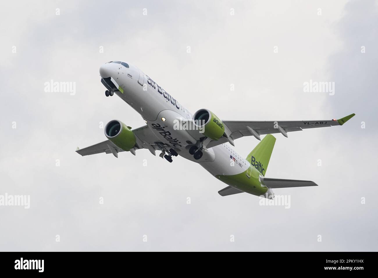 ISTANBUL, TURKIYE - OCTOBER 08, 2022: Air Baltic Airbus A220-371 (55165 ...