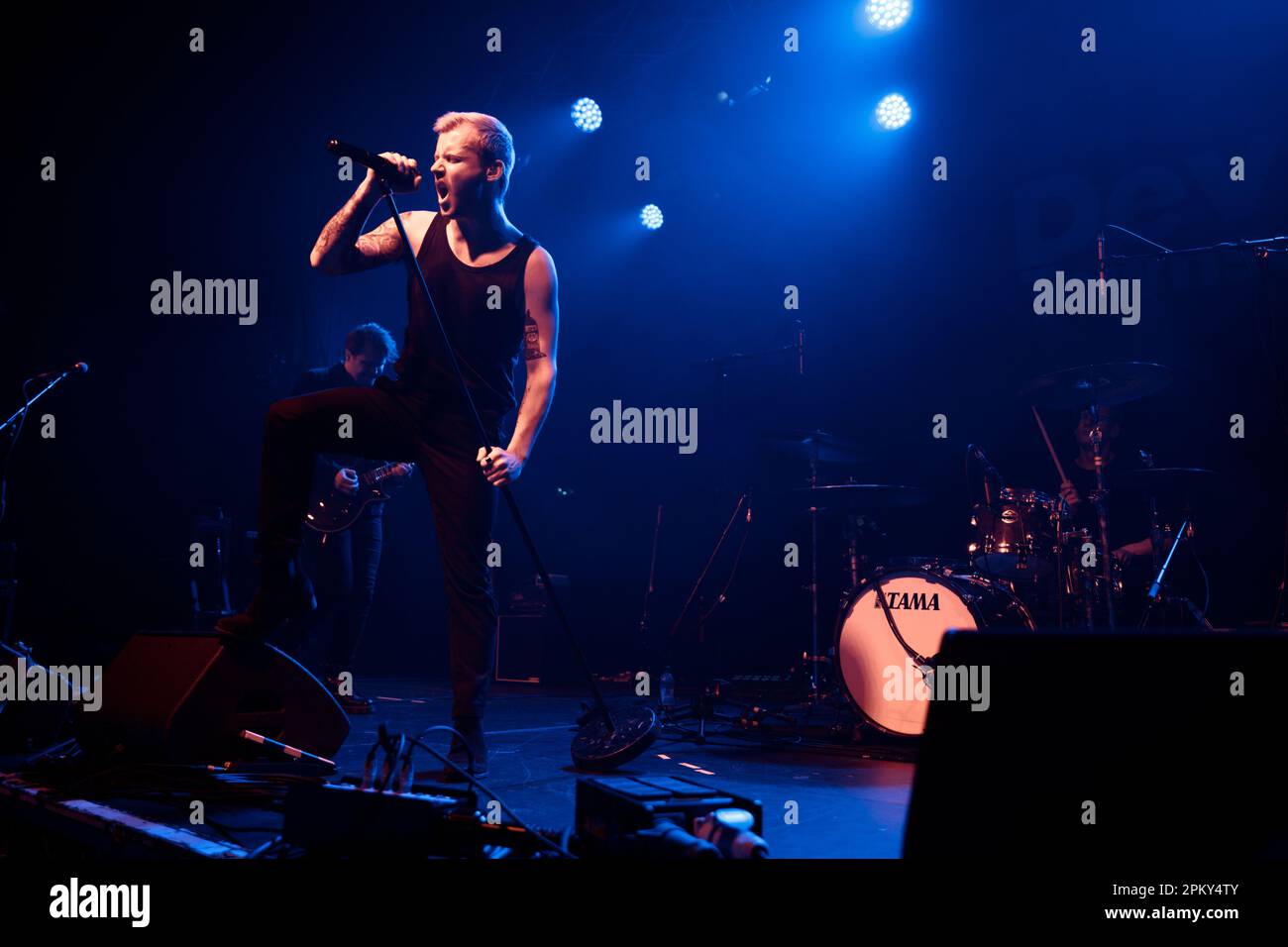 Fixation band hi-res stock photography and images - Alamy