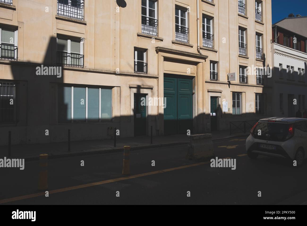 Urban shadowscape hi-res stock photography and images - Alamy