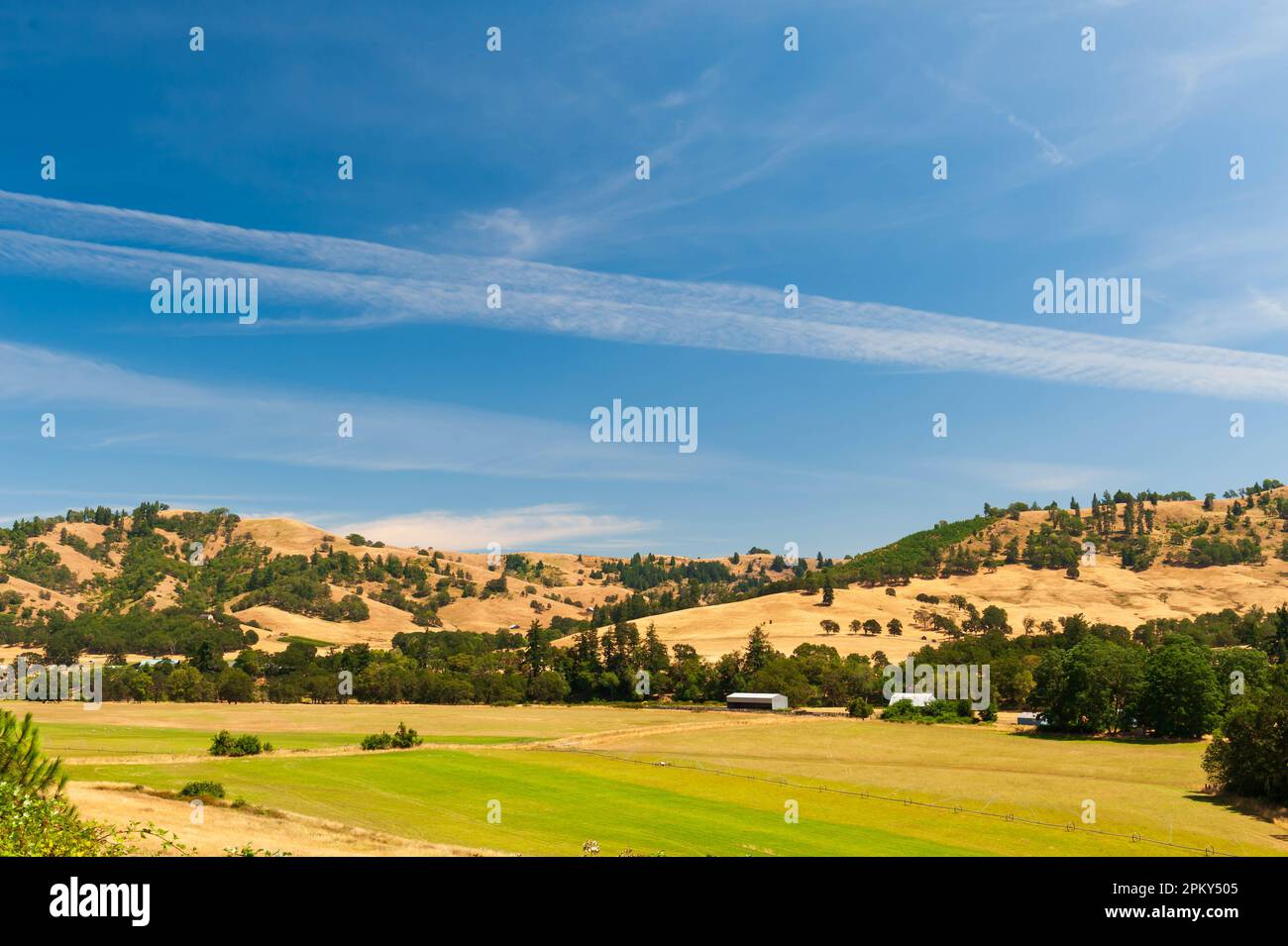 Oregon view countryside farmland hi-res stock photography and images ...