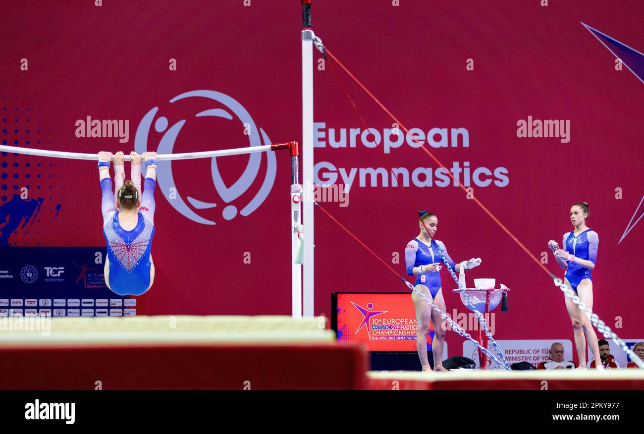 ANTALYA - Sanna Veerman (on bars), Vera van Pol and Naomi Visser (r ...