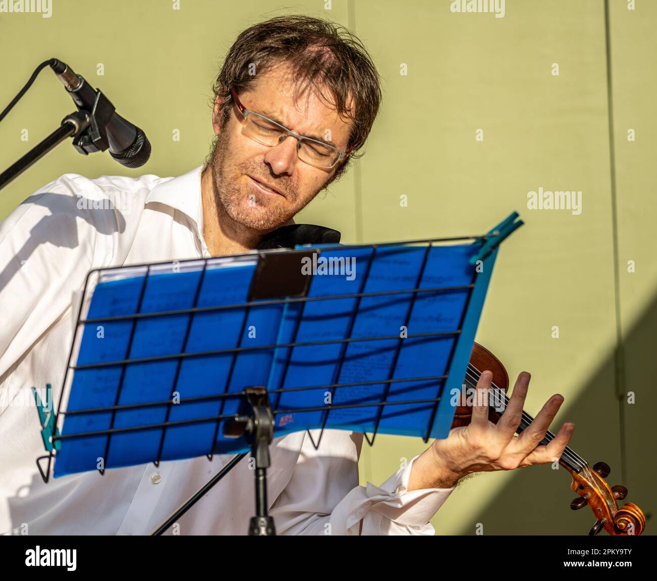 Outdoor classical recital by string trio Stock Photo - Alamy
