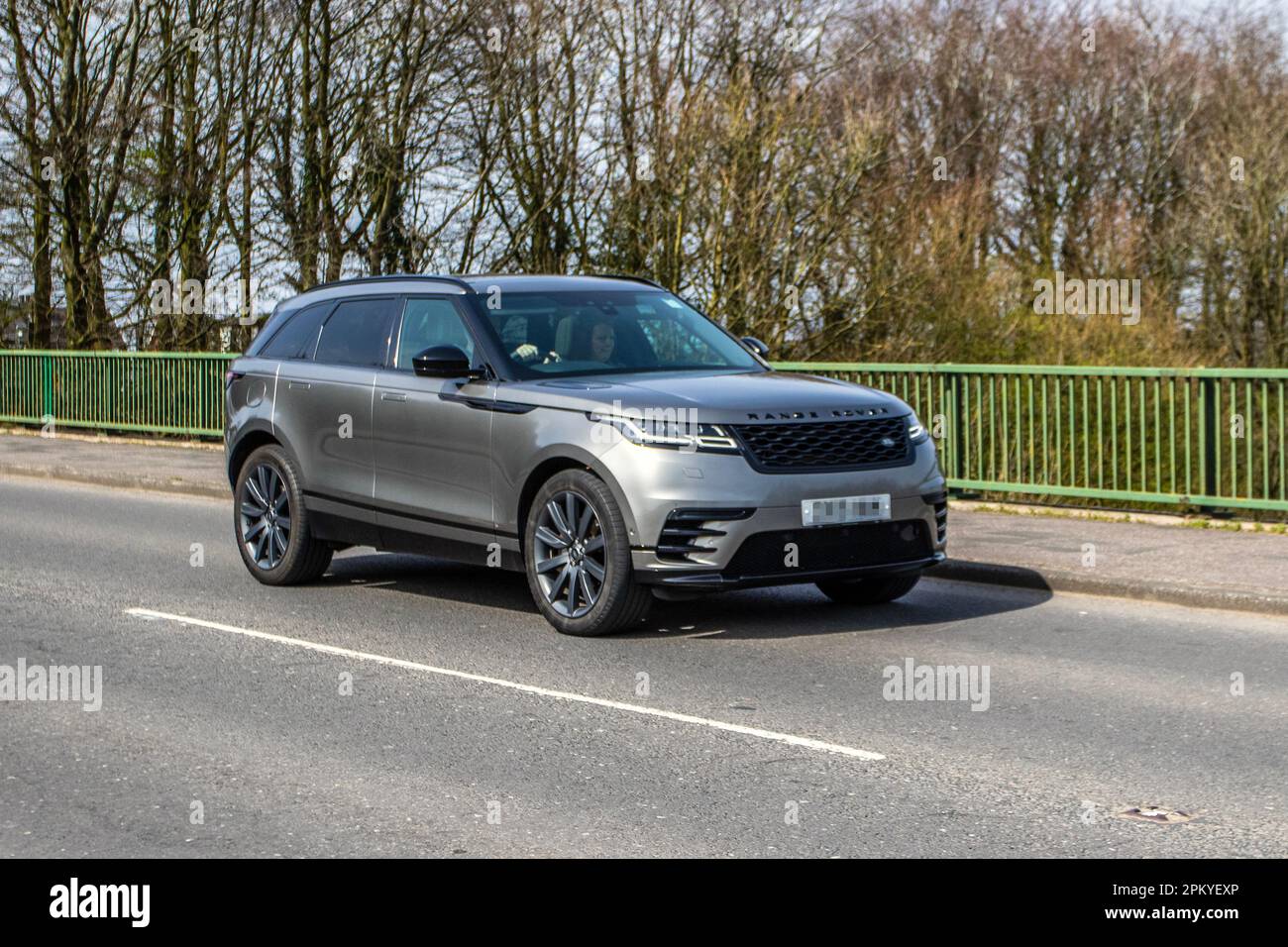 Land rover range rover velar d240 hi-res stock photography and images ...