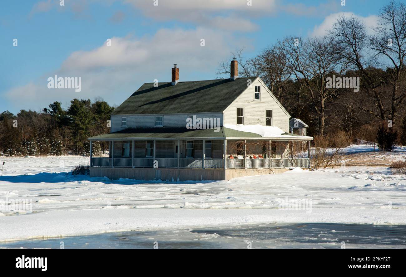 Winter surf at the ocean and ice crusted items Stock Photo - Alamy