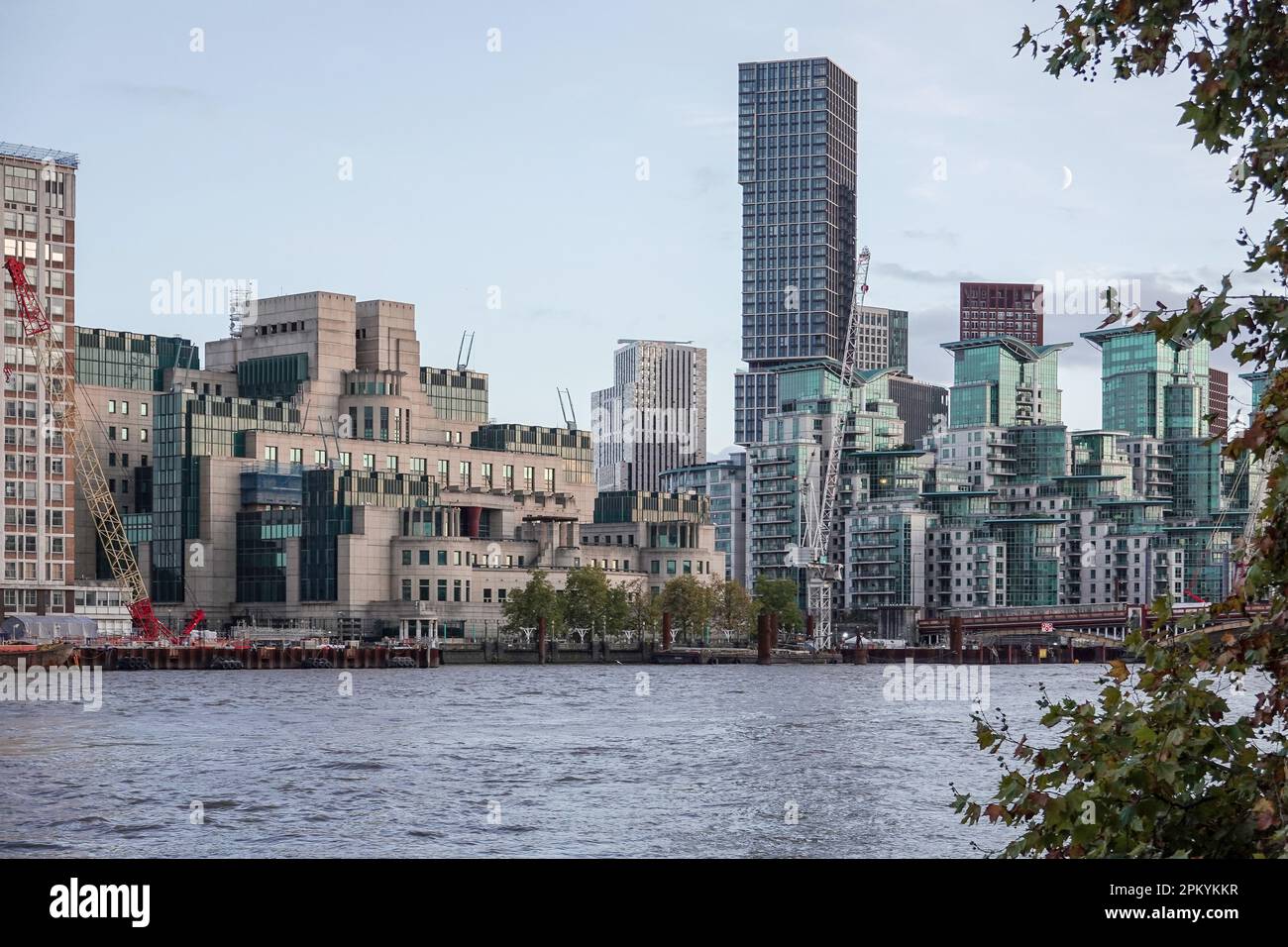 30 October 2022, Great Britain, London: The SIS building (l), the ...