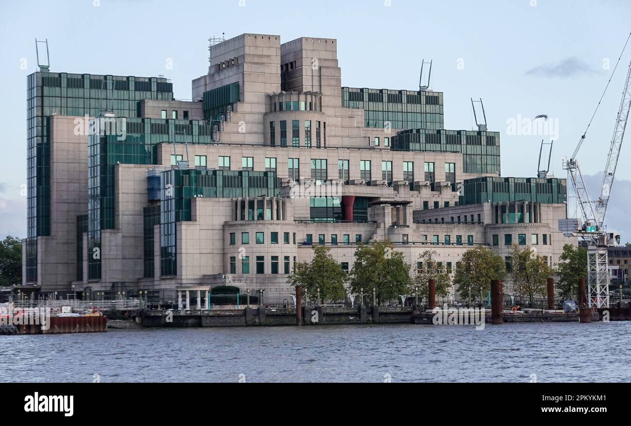 30 October 2022, Great Britain, London: The SIS building, the ...