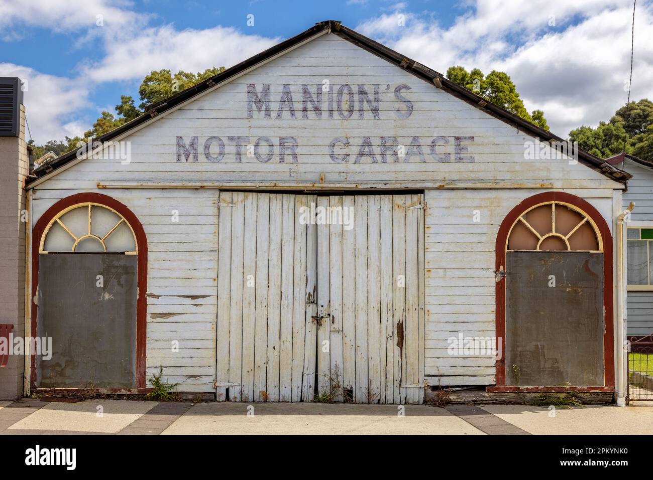 Manions motor garage hi-res stock photography and images - Alamy