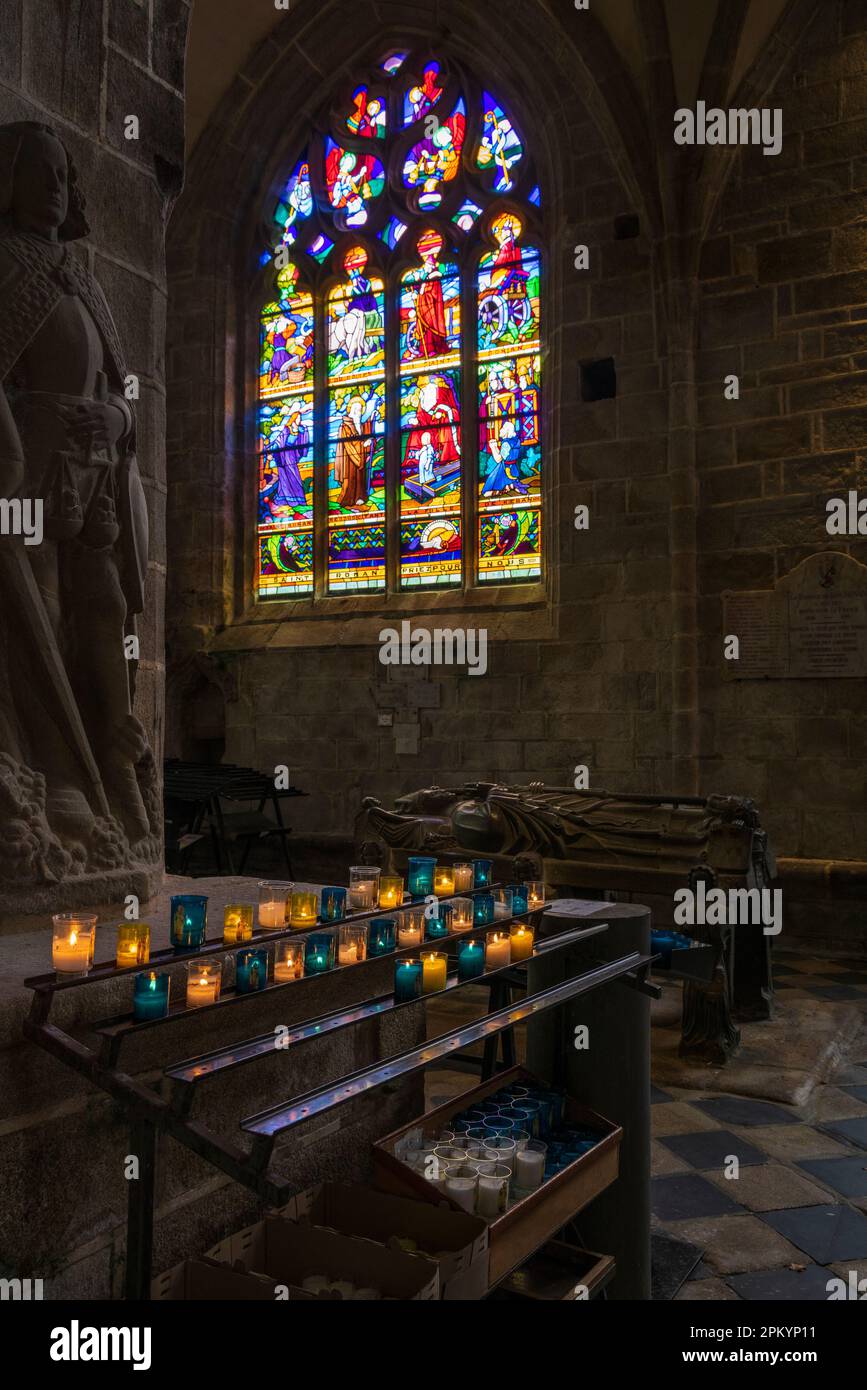 Stained glass mediaeval hi-res stock photography and images - Alamy