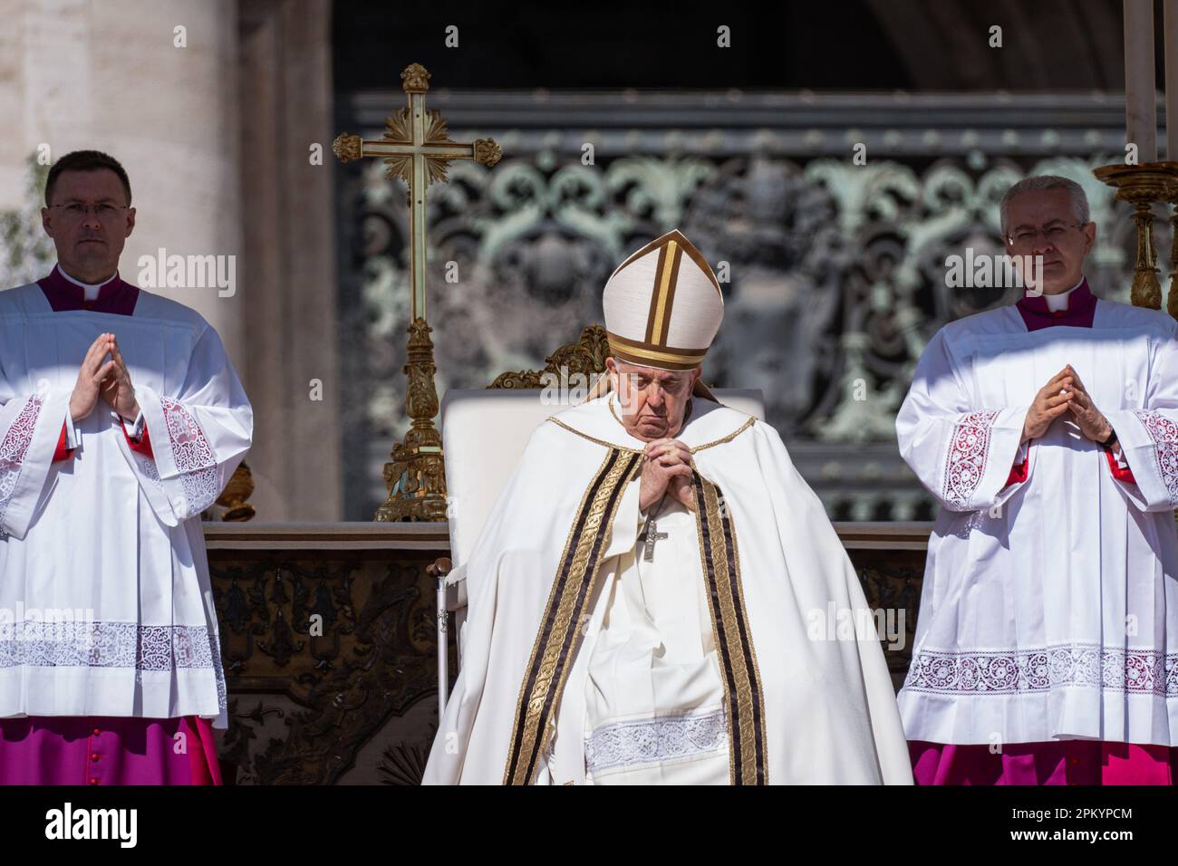 Easter mass of the resurrection of jesus in st peters hi-res stock ...