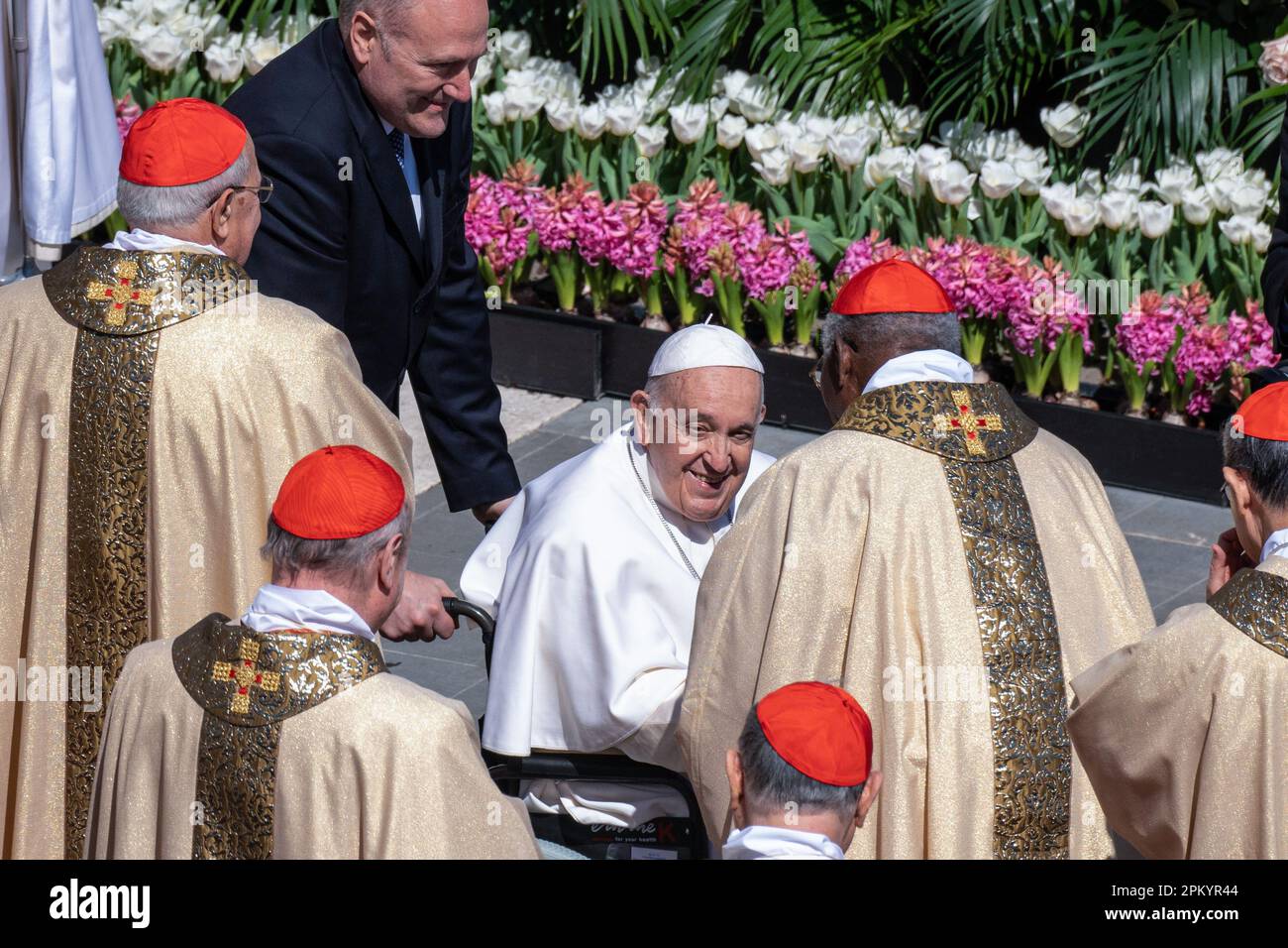 Vatican City, Vatican. 09th Apr, 2023. Pope Francis greets the ...